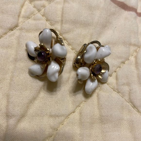 Coro | Jewelry | Vintage Coro White Floral Clip Ons White Lucite Long Necklace | Poshmark